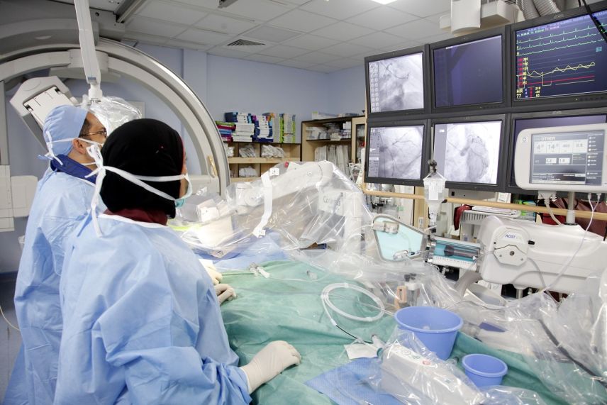 MoH uses robot cardiac surgery in Al Qassimi hospital | وزارة الصحة ...