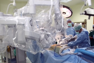 Robot conducts first coronary heart operation without opening the chest ...